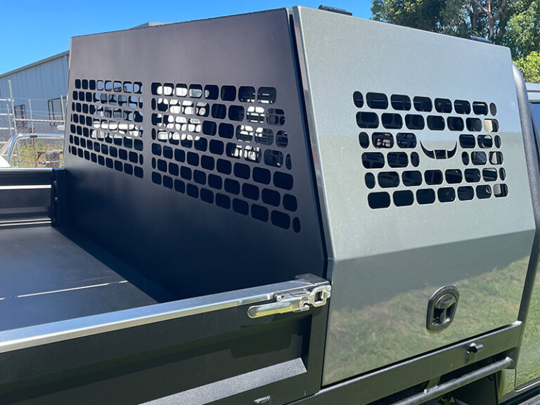 Lock Box & Dog Crates - Buffalo Equip